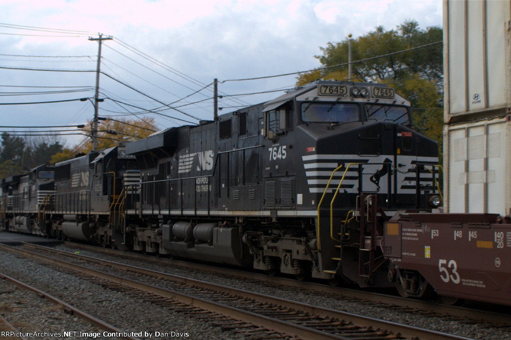 NS ES40DC 7645 trails on 211